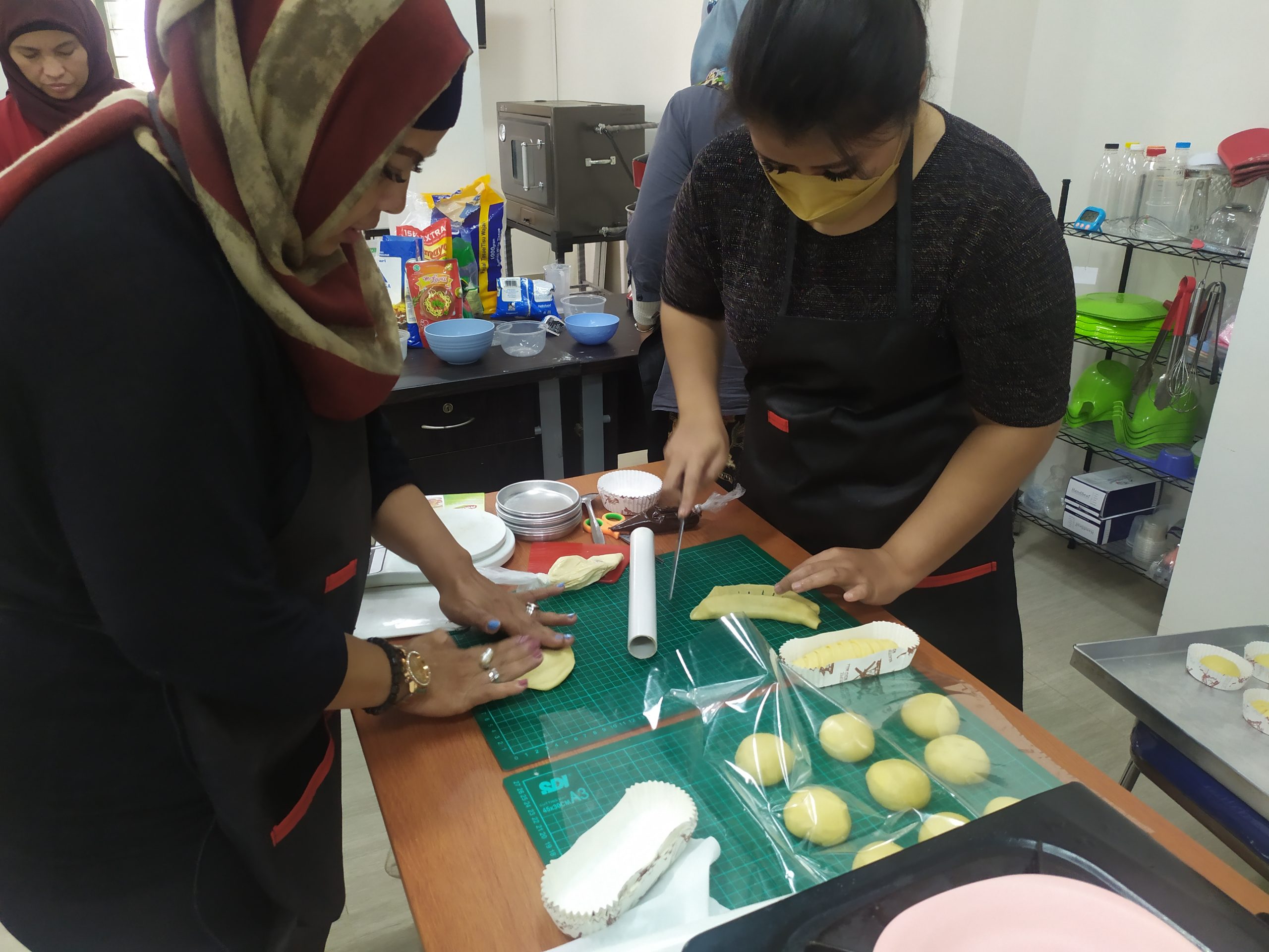 6 Hobi Baru Cocok untuk Pensiunan! Dari Berkebun hingga melukis